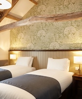 Quarto Twin | Secretária, ferro/tábua de engomar, Wi-fi grátis