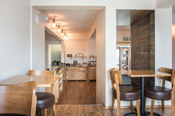 Café da manhã com buffet todos os dias (EUR 15 por pessoa)