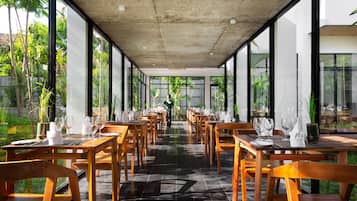 Almoço e jantar, local e internacional