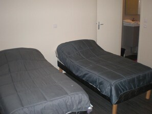 Escrivaninha, ferros/tábuas de passar roupa, Wi-Fi de cortesia