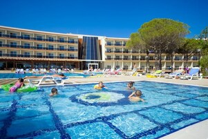5 piscinas externas, guarda-sóis, espreguiçadeiras