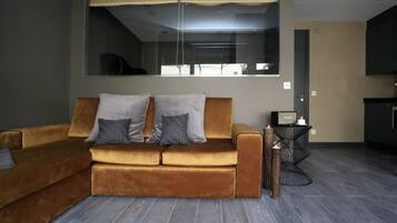 Loft (with External Bath) | Sala de estar | TV de ecrã plano