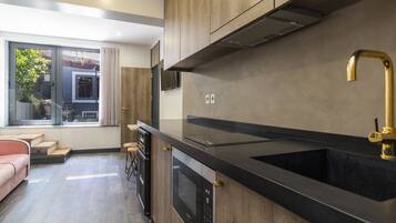 Apartamento, 2 quartos | Minibar, quartos insonorizados, ferro/tábua de engomar, Wi-fi grátis