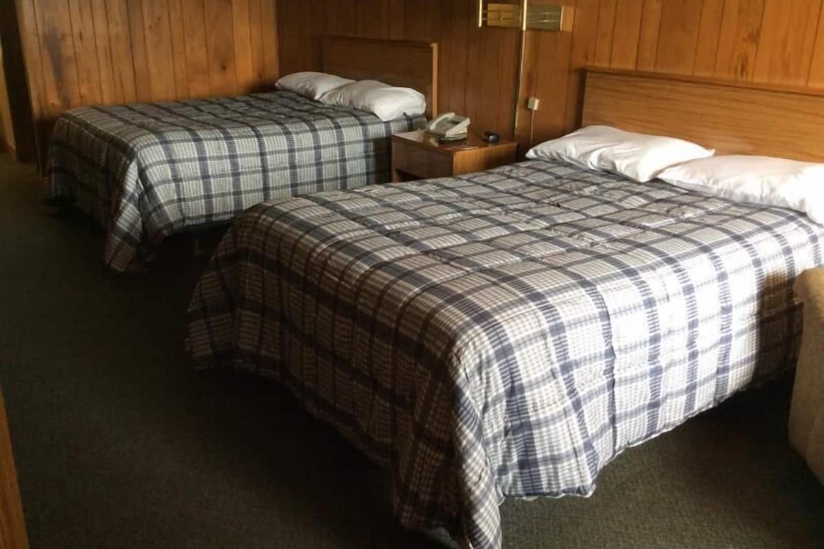 Quarto Standard, não fumadores | Secretária, camas desdobráveis, Wi-fi grátis, roupa de cama fornecida