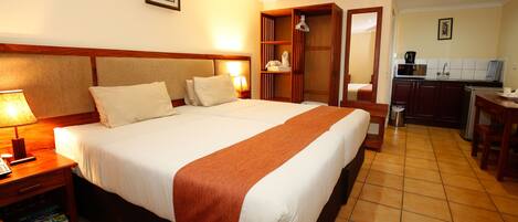 Quarto Twin | Cofre no quarto, secretária, quartos insonorizados, camas desdobráveis