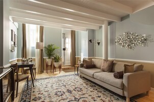 Dúplex (Studio) | Minibar, cofre no quarto, com decoração personalizada, secretária 