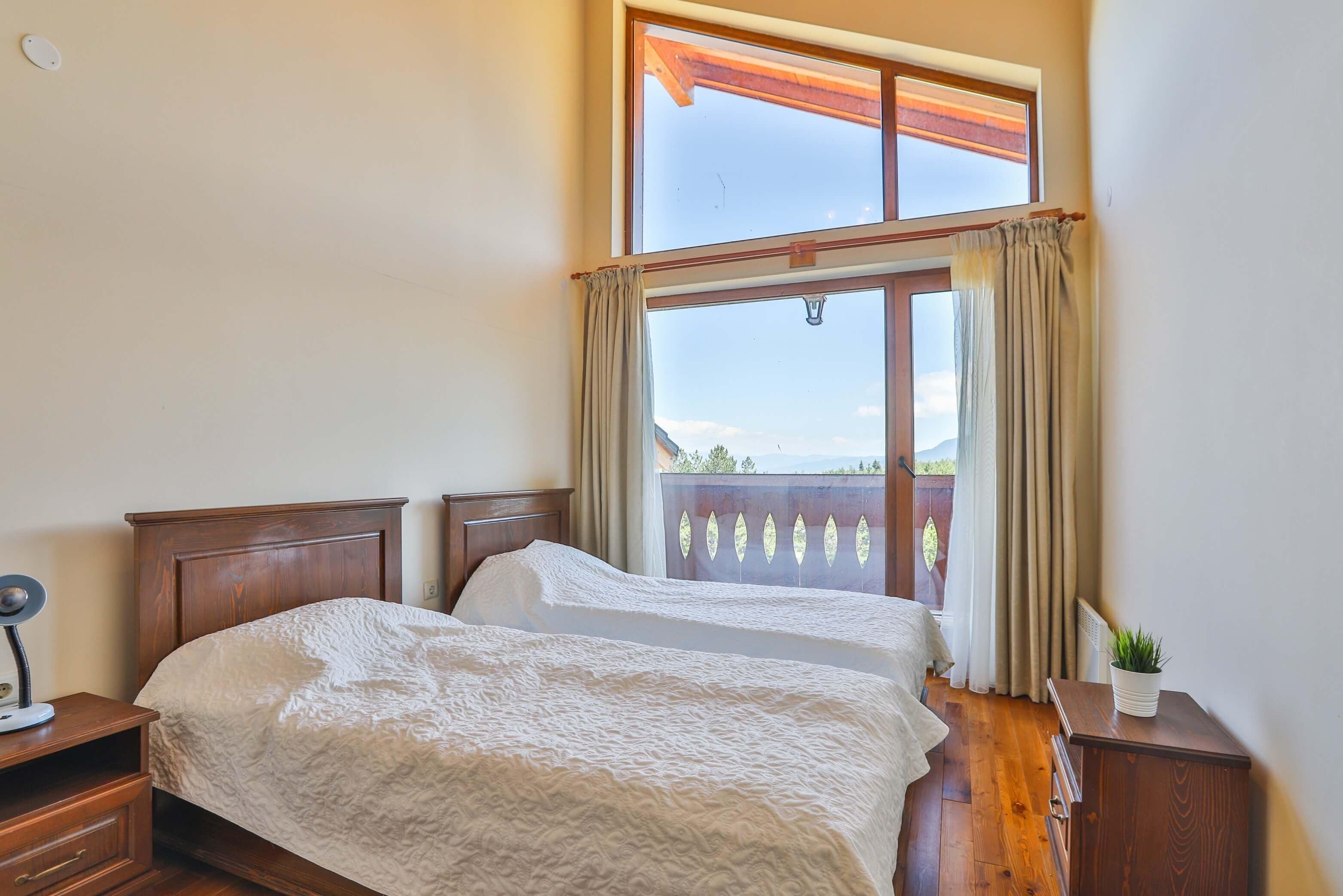 Apartamento, 2 quartos | Cofre no quarto, com decoração personalizada 