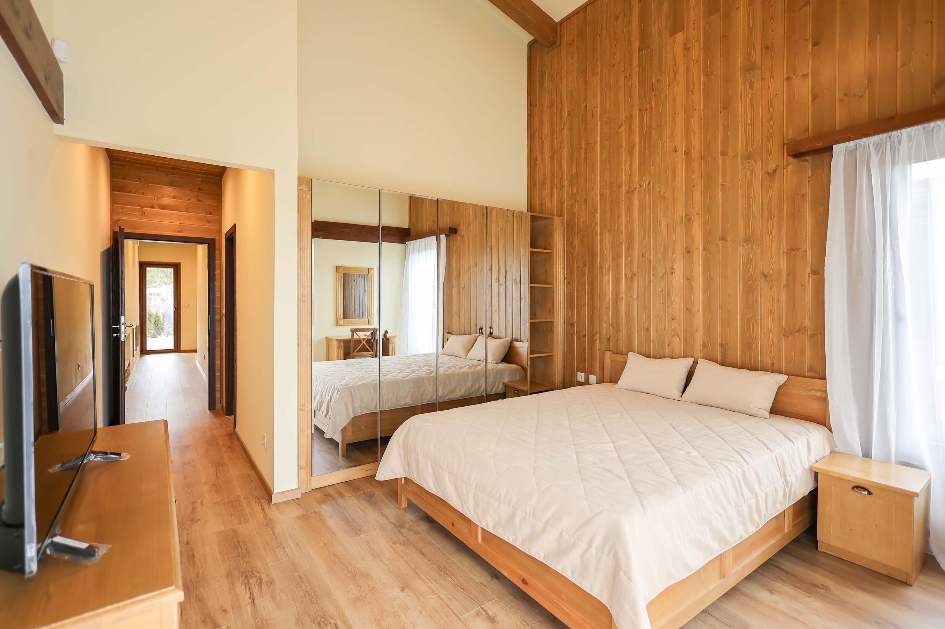 Holiday House Malina, 3 Bedrooms | Cofre no quarto, com decoração personalizada 