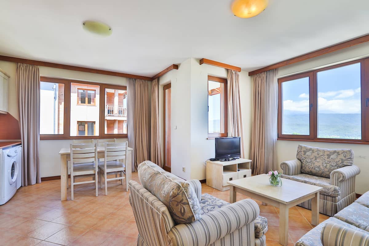 Apartamento, 2 quartos | Sala de estar | Televisor, leitor de DVD