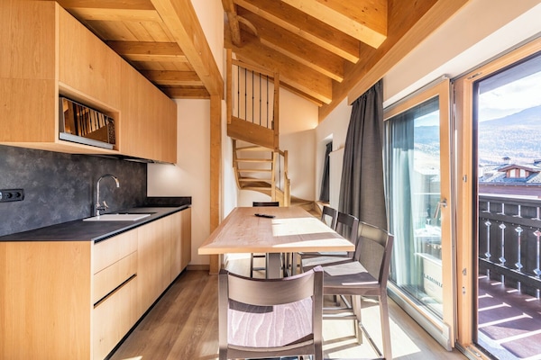 One-Bedroom Apartment in the Attic | 1 quarto, Wi-fi grátis, roupa de cama fornecida