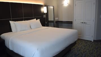 Cofres nos quartos, escrivaninha, espaço de trabalho para notebook