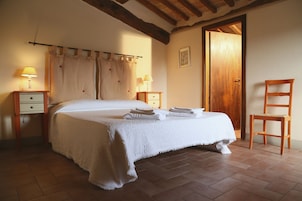 Quarto casal | Roupas de cama premium, escrivaninha, Wi-Fi de cortesia, roupa de cama