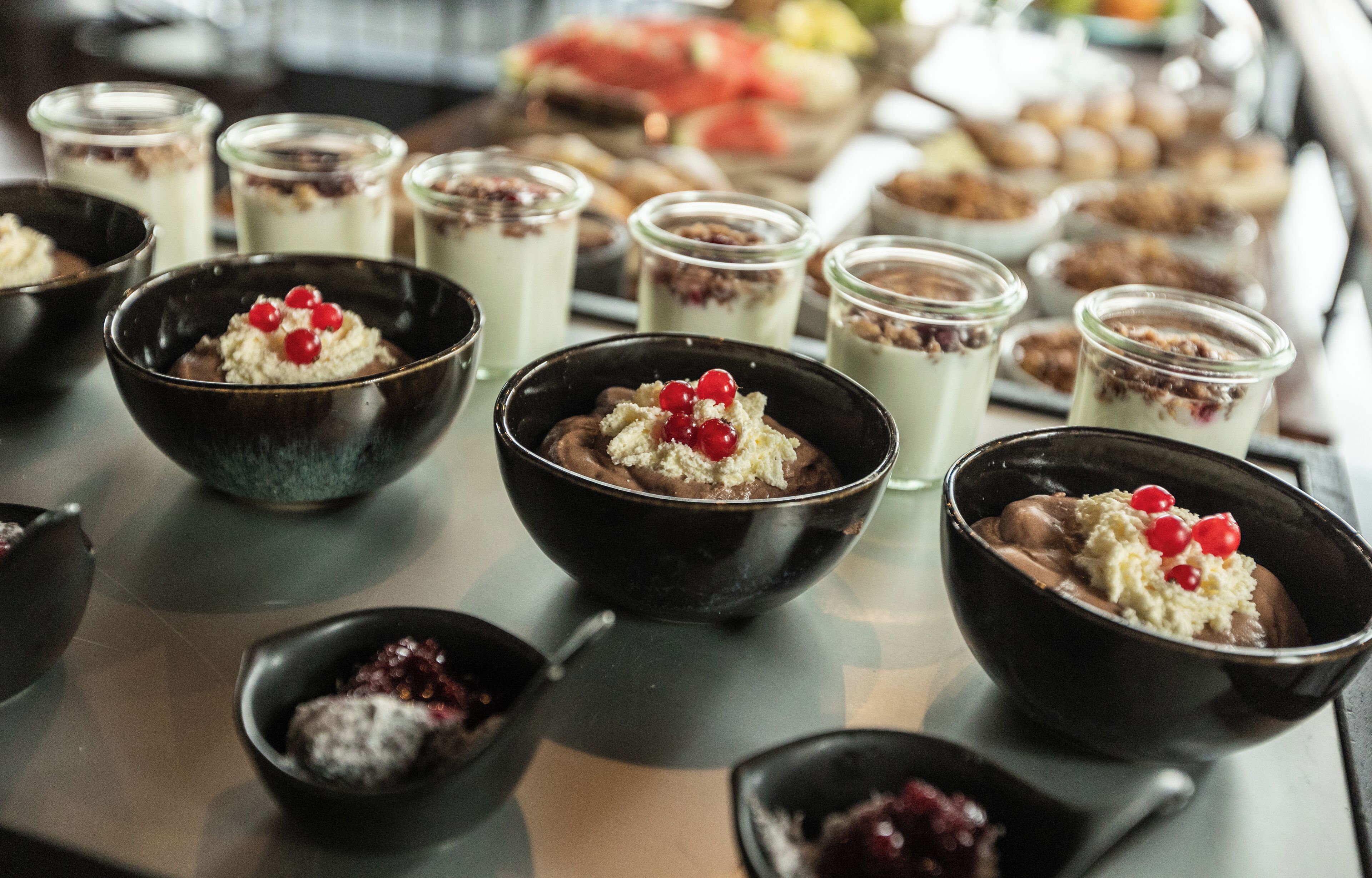 Pequeno-almoço tipo buffet diário mediante uma taxa 