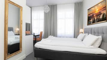 Apartamento urbano, banheiro privativo | 1 quarto, individualmente decorados, escrivaninha