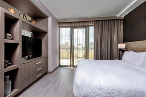 Roupas de cama antialérgicas, cofres nos quartos, escrivaninha