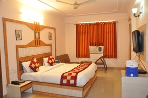 Super Deluxe Room | 1 quarto, secretária, camas desdobráveis, Wi-fi grátis