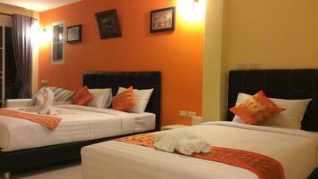 Quarto Familiar | Cortinas/cortinados opacos, ferro/tábua de engomar, Wi-fi grátis