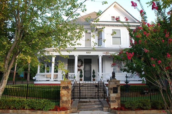 The Gables Inn Bed & Breakfast - Hot Springs, AR