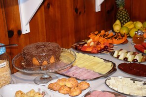 Pequeno-almoço tipo buffet diário incluído 