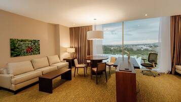 Suite, 1 quarto, não fumadores | Roupa de alta qualidade, cofre no quarto, cortinas/cortinados opacos