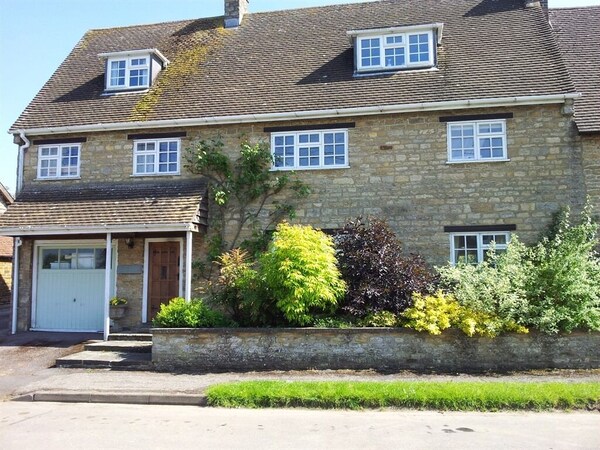 Stone House Bed And Breakfast - Northamptonshire