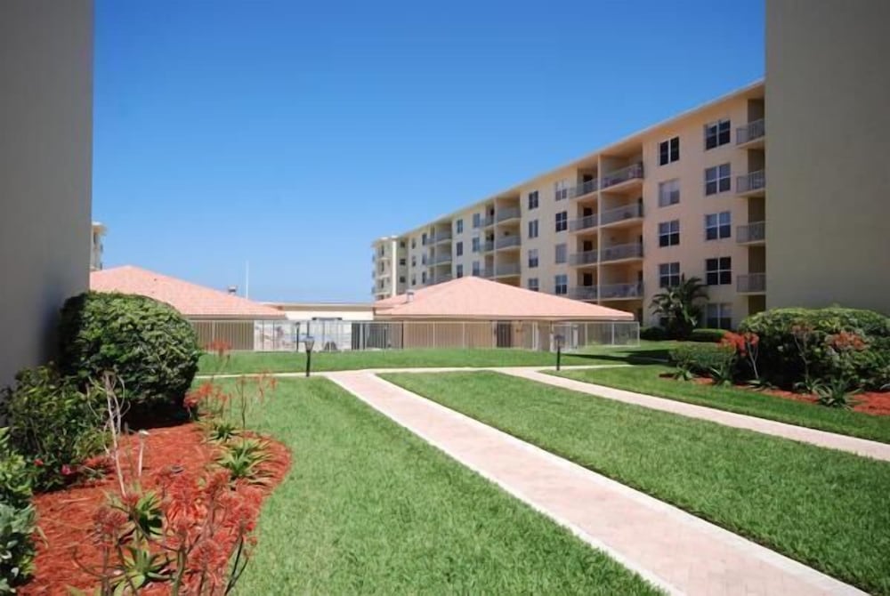 Beach View Condo With Comfortable Interior - New Smyrna Beach, FL