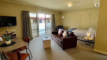 Apartamento Deluxe, 1 quarto | 5 quartos, roupa de cama fornecida, acesso para cadeira de rodas