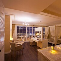 Suíte luxo, banheira de hidromassagem | Frigobar, cofres nos quartos, escrivaninha, quartos à prova de som