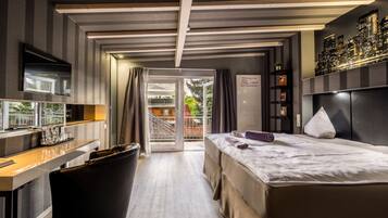 Estúdio Júnior | 1 quarto, com decoração personalizada, secretária