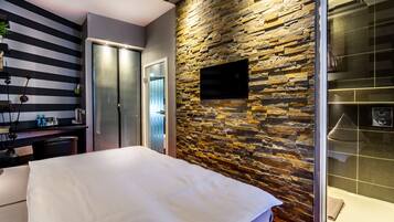 Quarto Duplo Comfort | 1 quarto, com decoração personalizada, secretária