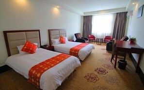 Quarto Familiar | Cofre no quarto, secretária, cortinas/cortinados opacos 