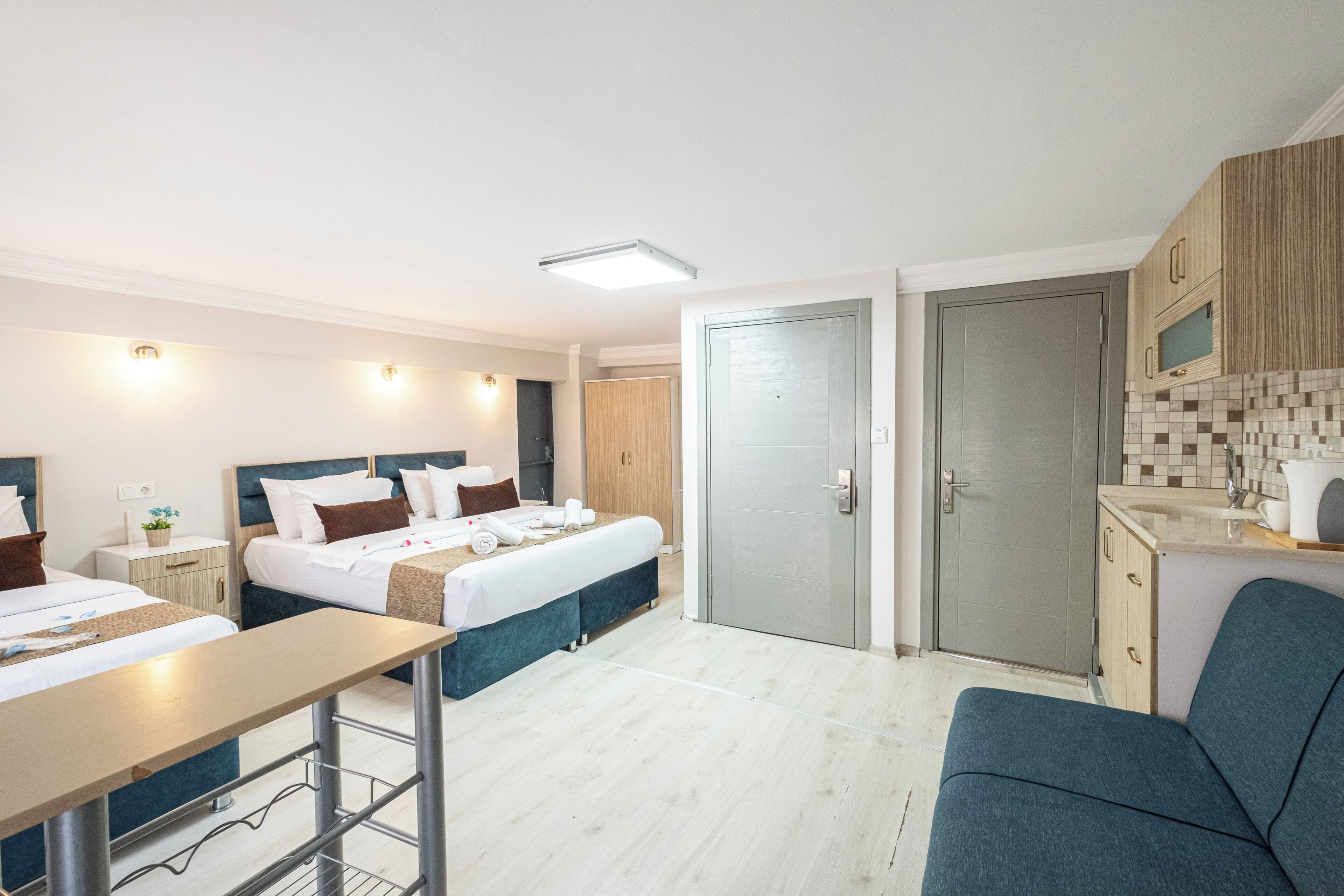 Quarto triplo standard | Roupas de cama premium, cofres nos quartos, escrivaninha