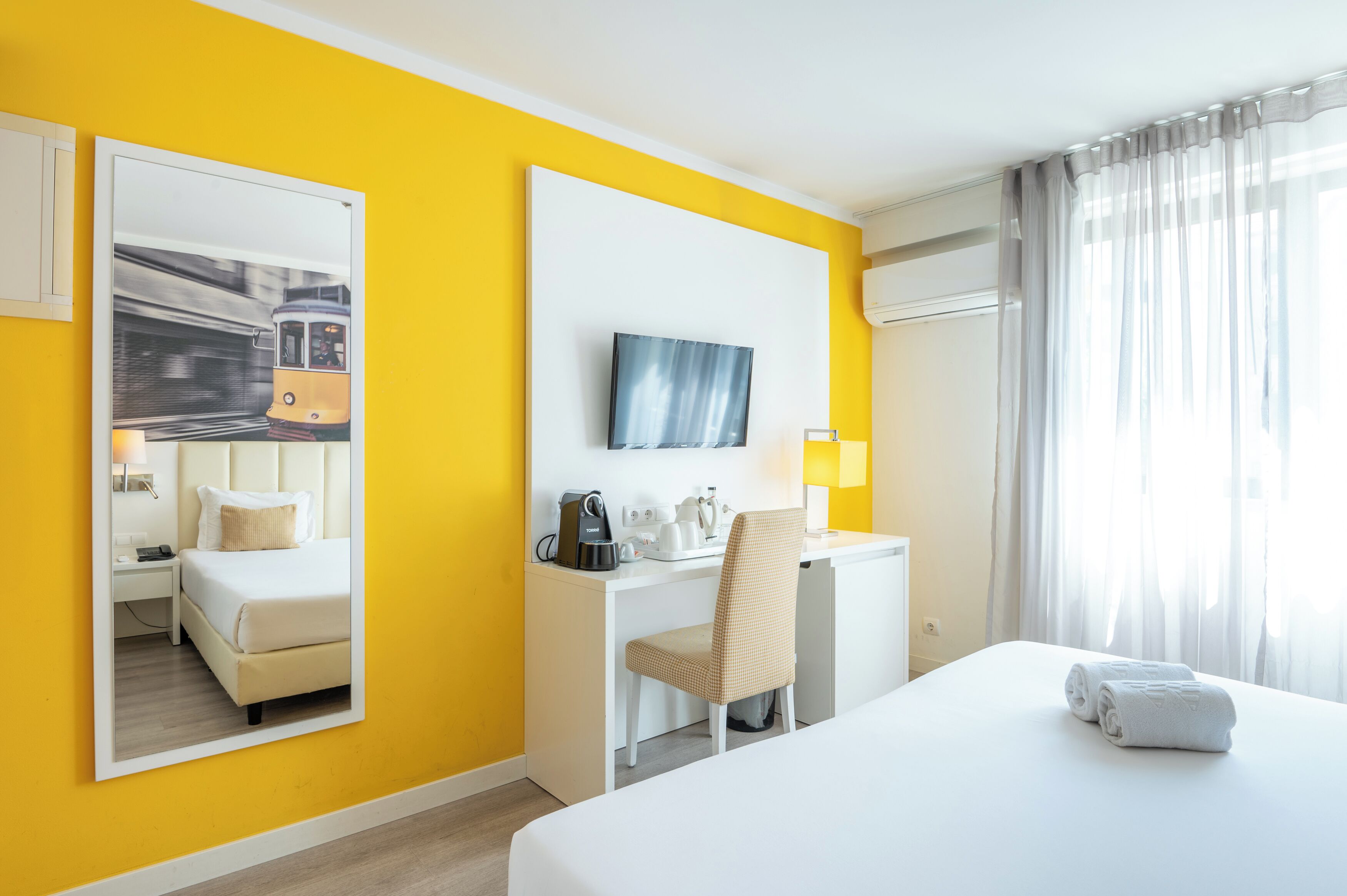 Quarto casal | Frigobar, cofres nos quartos, escrivaninha, quartos à prova de som