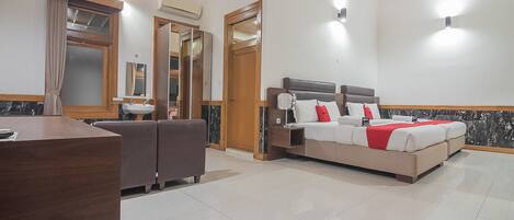 Quarto família | Escrivaninha, cortinas blackout, Wi-Fi de cortesia