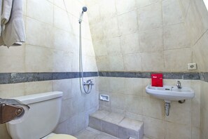 Um polibã, artigos de higiene pessoal grátis, toalhas fornecidas 