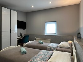Quarto Duplo ou Twin Clássico | Minibar, secretária, Wi-fi grátis 