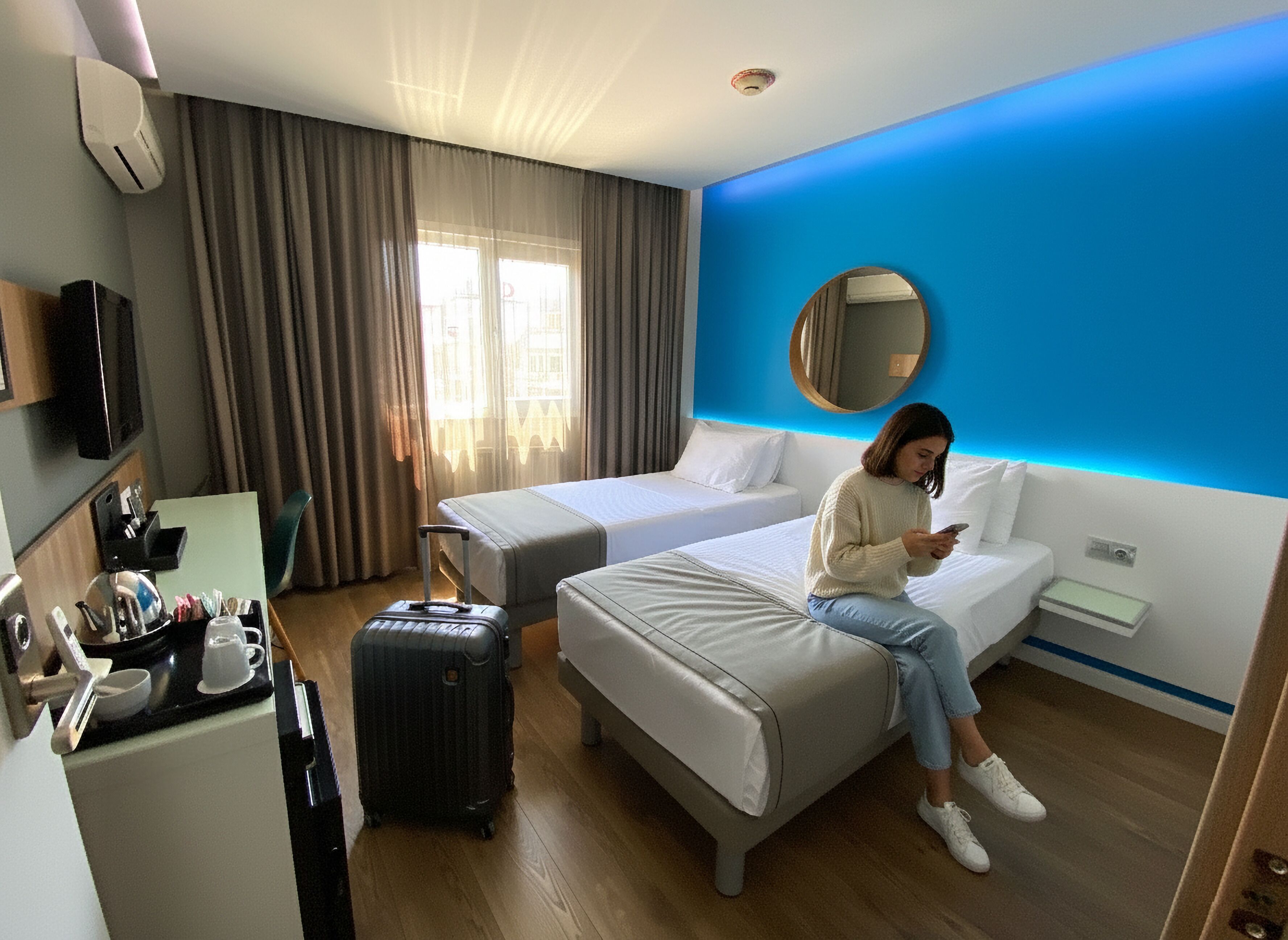 Quarto duplo standard, 2 camas de solteiro | Roupas de cama premium, frigobar, cofres nos quartos, escrivaninha