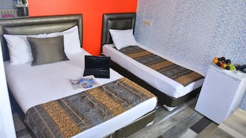 1 quarto, cofre no quarto, secretária, quartos insonorizados
