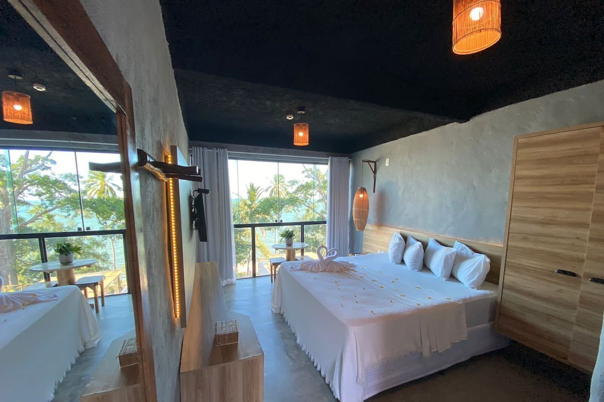 Minibar, com decoração personalizada, cortinas/cortinados opacos