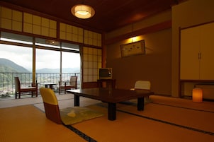 Quarto tradicional, vista para a montanha (Japanese Style, East) | Cofres nos quartos, quartos à prova de som, Wi-Fi de cortesia