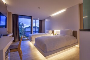 Roupas de cama premium, camas com colchões pillow-top, frigobar