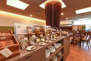 Pequeno-almoço tipo buffet diário mediante uma taxa