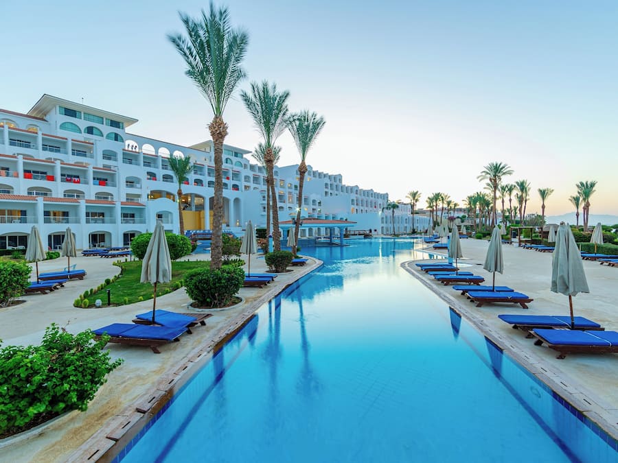 5 piscinas exteriores, espreguiçadeiras