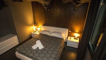 Quarto Duplo Romântico | Roupa de alta qualidade, minibar, cofre no quarto