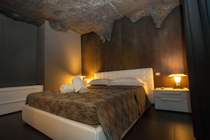 Quarto Duplo Romântico | Roupa de alta qualidade, minibar, cofre no quarto