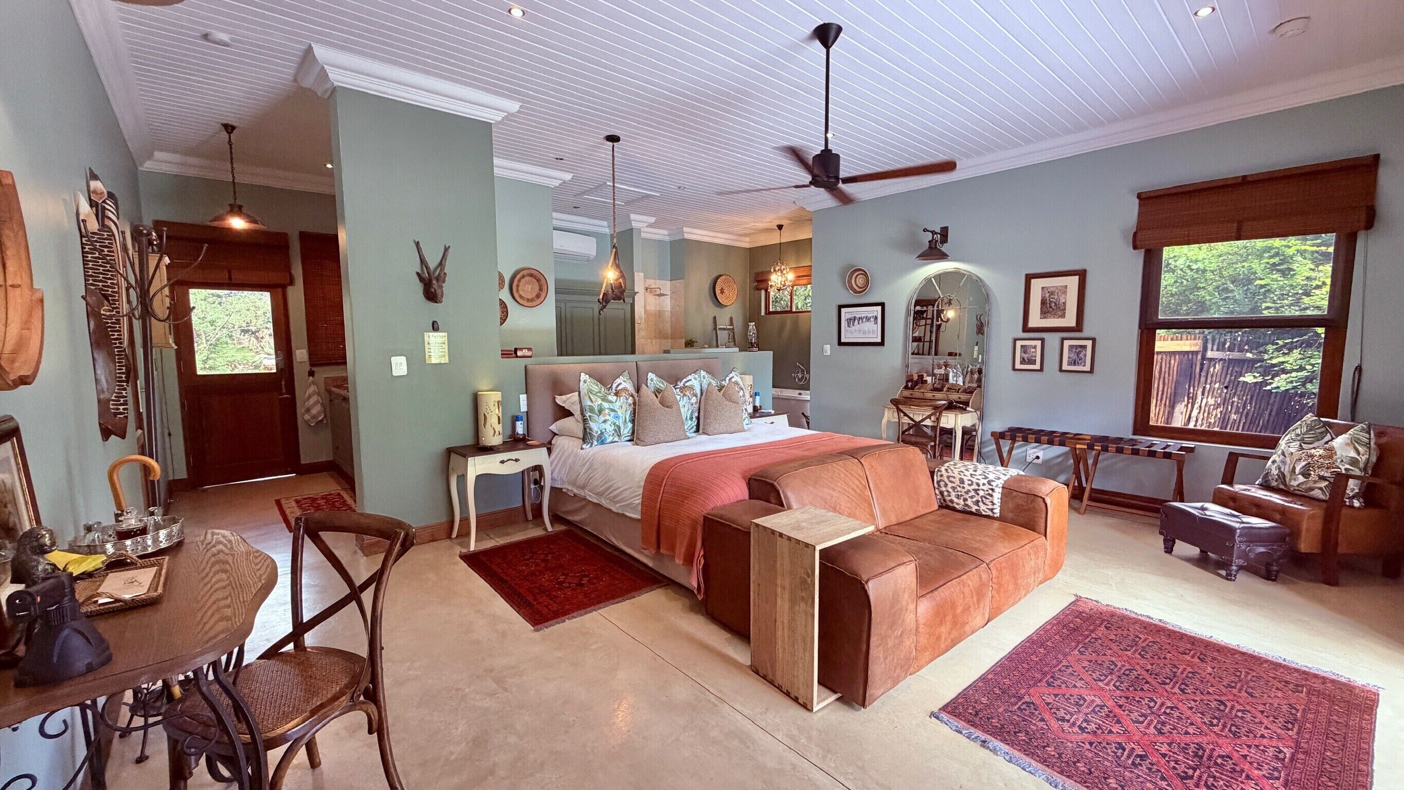 Joao Luxury River Suite, River View | Roupas de cama premium, edredons de pluma, camas Select Comfort