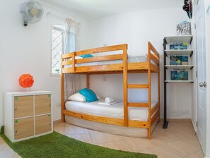 Bed in 4-Bed Mixed Dorm, Shared Bathroom | Roupas de cama premium, individualmente decorados