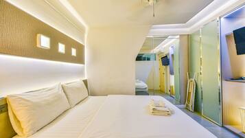 Apartamento Superior | Cofre no quarto, secretária adequada para computadores portáteis