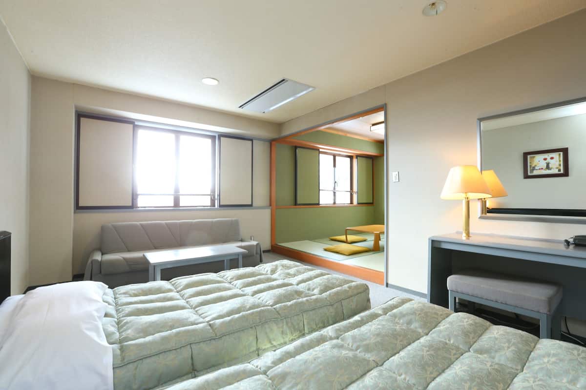 Quarto (Japanese Western Style, 29-36sqm) | Escrivaninha, Wi-Fi de cortesia, roupa de cama