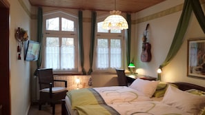 Quarto Duplo Standard | Com decoração personalizada, com mobília individualizada 